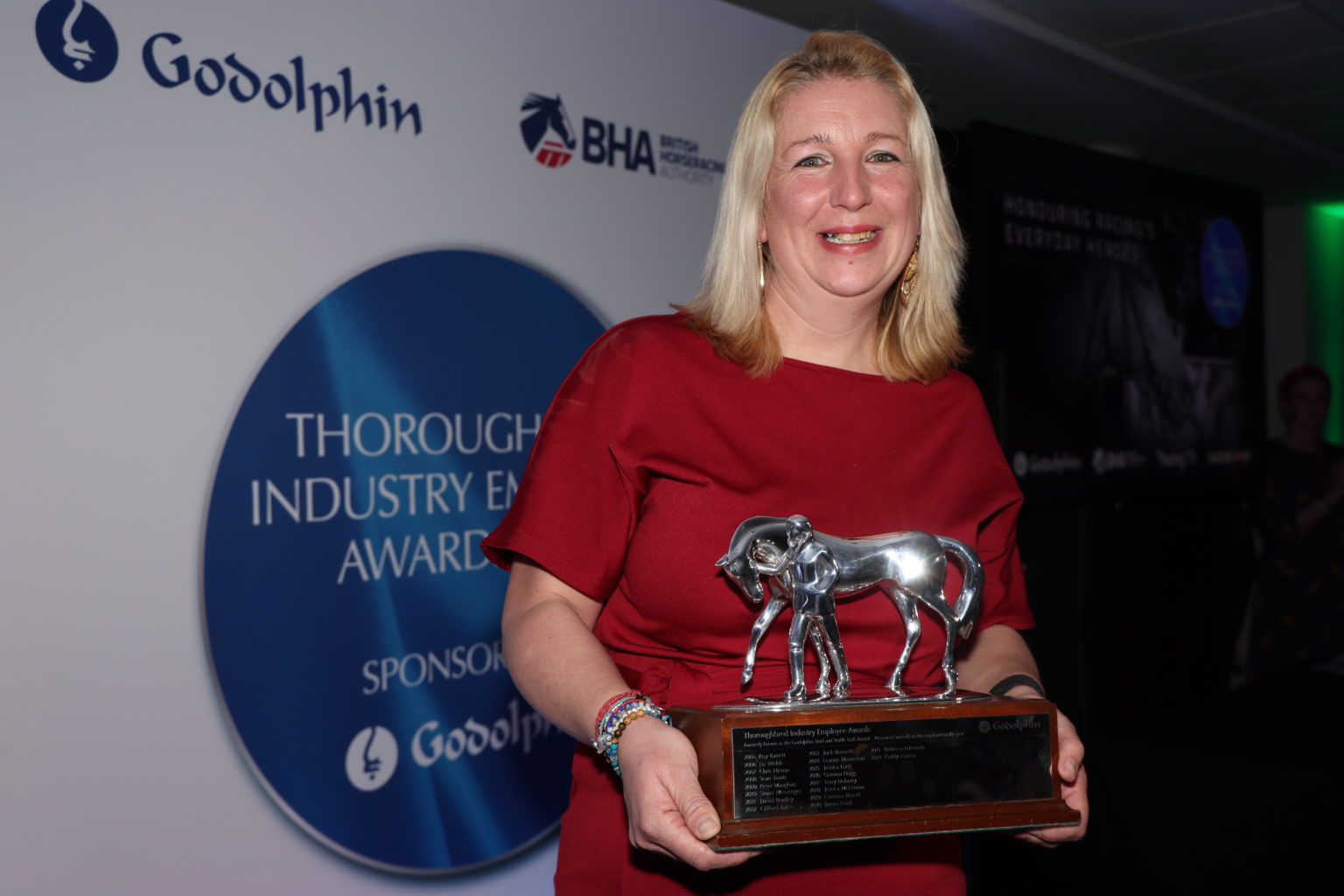 Sarah Guest named Employee of the Year at 2023 Thoroughbred Industry ...